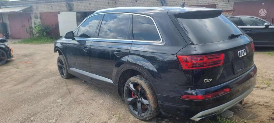 Black Audi Q7 2017 in Vilnius, with an engine capacity of 3.00 L and mileage of 231 thousand km for 9800 €, photo 3 on AUTOMOTO.COM.LV