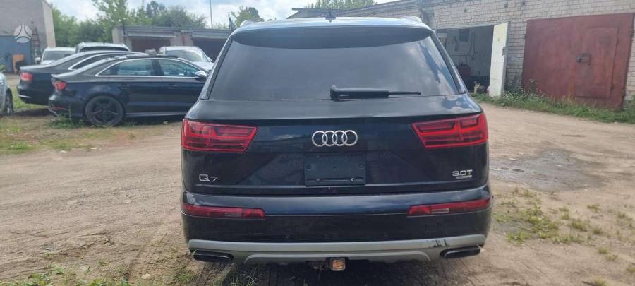 Black Audi Q7 2017 in Vilnius, with an engine capacity of 3.00 L and mileage of 231 thousand km for 9800 €, photo 5 on AUTOMOTO.COM.LV
