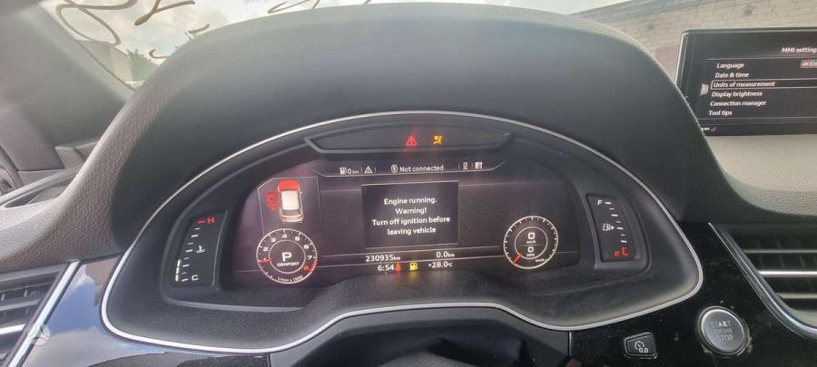 Black Audi Q7 2017 in Vilnius, with an engine capacity of 3.00 L and mileage of 231 thousand km for 9800 €, photo 12 on AUTOMOTO.COM.LV
