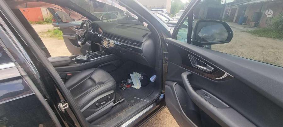 Black Audi Q7 2017 in Vilnius, with an engine capacity of 3.00 L and mileage of 231 thousand km for 9800 €, photo 15 on AUTOMOTO.COM.LV