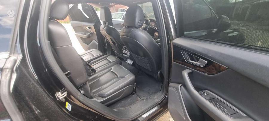 Black Audi Q7 2017 in Vilnius, with an engine capacity of 3.00 L and mileage of 231 thousand km for 9800 €, photo 18 on AUTOMOTO.COM.LV