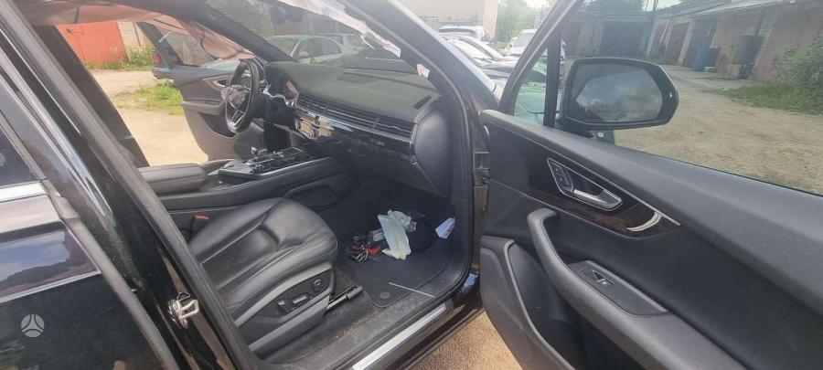 Black Audi Q7 2017 in Vilnius, with an engine capacity of 3.00 L and mileage of 231 thousand km for 9500 €, photo 14 on AUTOMOTO.COM.LV