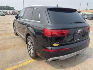 Black Audi Q7 2017 in Vilnius, with an engine capacity of 3.00 L and mileage of 160 thousand km for 10500 €, photo 12 on AUTOMOTO.COM.LV