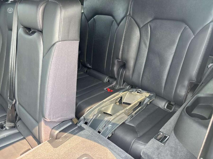 Black Audi Q7 2017 in Vilnius, with an engine capacity of 3.00 L and mileage of 160 thousand km for 10500 €, photo 16 on AUTOMOTO.COM.LV