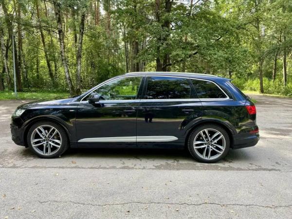 Black Audi Q7 2017 in Riga, with an engine capacity of 3.00 L and mileage of 137 thousand km for 29990 €, photo 9 on AUTOMOTO.COM.LV