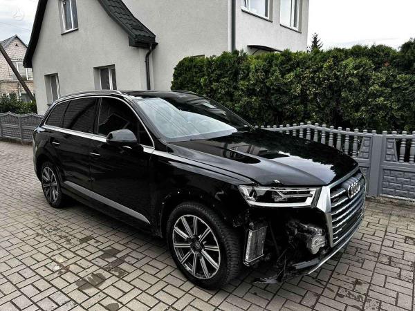 Melns Audi Q7 2017 Kalvarija, ar dzinēja tilpumu 3.00 L un nobraukumu 245 tūkst. km par 10399 €, foto 1 vietnē AUTOMOTO.COM.LV