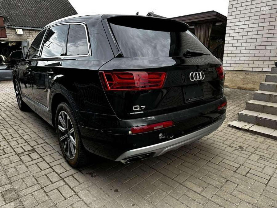 Melns Audi Q7 2017 Kalvarija, ar dzinēja tilpumu 3.00 L un nobraukumu 245 tūkst. km par 10399 €, foto 5 vietnē AUTOMOTO.COM.LV