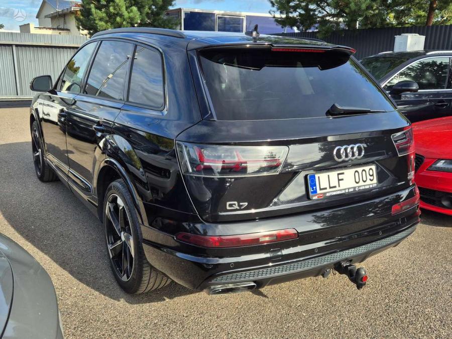 Black Audi Q7 2017 in Vilnius, with an engine capacity of 3.00 L and mileage of 162 thousand km for 27500 €, photo 5 on AUTOMOTO.COM.LV