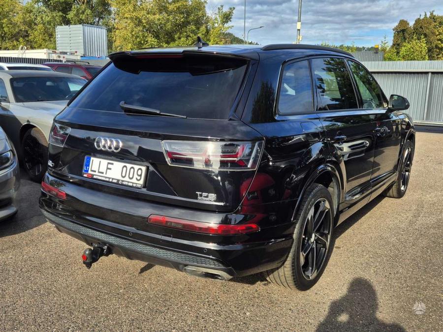 Black Audi Q7 2017 in Vilnius, with an engine capacity of 3.00 L and mileage of 162 thousand km for 27500 €, photo 7 on AUTOMOTO.COM.LV