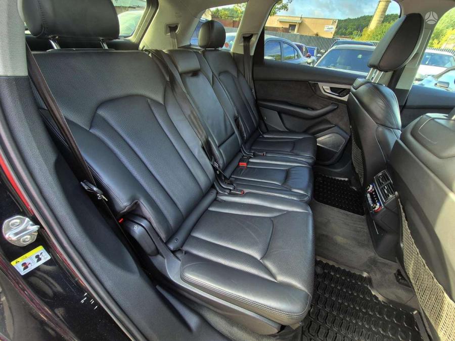 Black Audi Q7 2017 in Vilnius, with an engine capacity of 3.00 L and mileage of 162 thousand km for 27500 €, photo 12 on AUTOMOTO.COM.LV