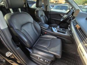 Black Audi Q7 2017 in Vilnius, with an engine capacity of 3.00 L and mileage of 162 thousand km for 27500 €, photo 13 on AUTOMOTO.COM.LV
