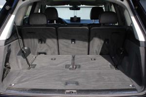 Black Audi Q7 2017 in Vilnius, with an engine capacity of 3.00 L and mileage of 162 thousand km for 27500 €, photo 14 on AUTOMOTO.COM.LV