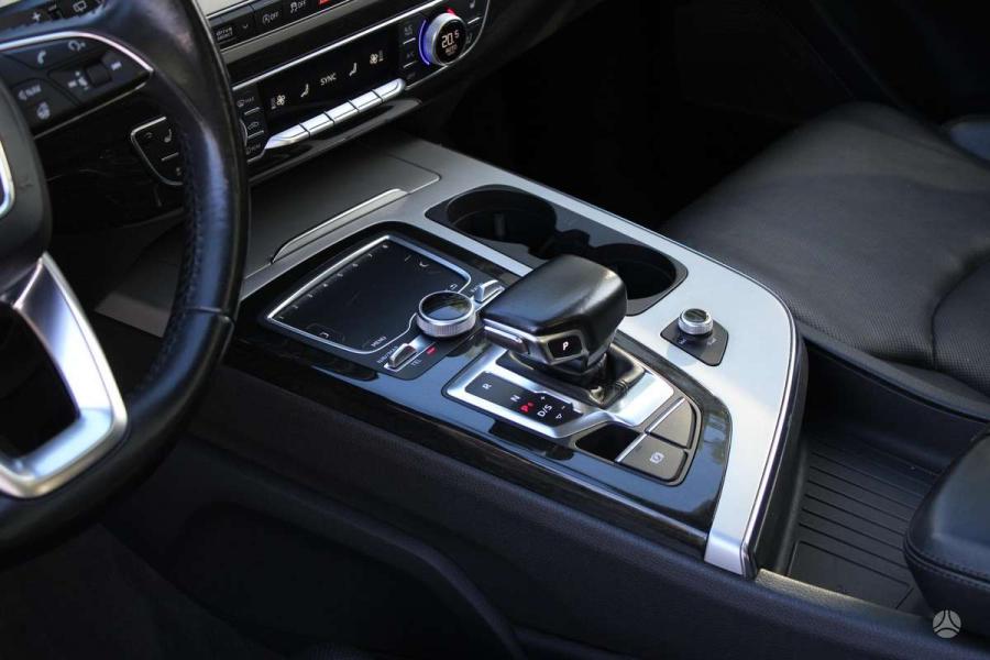 Black Audi Q7 2017 in Vilnius, with an engine capacity of 3.00 L and mileage of 162 thousand km for 27500 €, photo 23 on AUTOMOTO.COM.LV