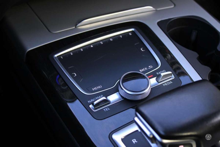 Black Audi Q7 2017 in Vilnius, with an engine capacity of 3.00 L and mileage of 162 thousand km for 27500 €, photo 24 on AUTOMOTO.COM.LV
