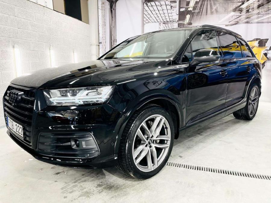 Black Audi Q7 2018 in Kaunas, with an engine capacity of 3.00 L and mileage of 100 thousand km for 34500 €, photo 5 on AUTOMOTO.COM.LV