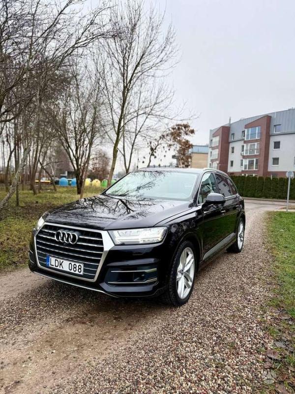 Black Audi Q7 2018 in Kaunas, with an engine capacity of 3.00 L and mileage of 110 thousand km for 29900 €, photo 5 on AUTOMOTO.COM.LV