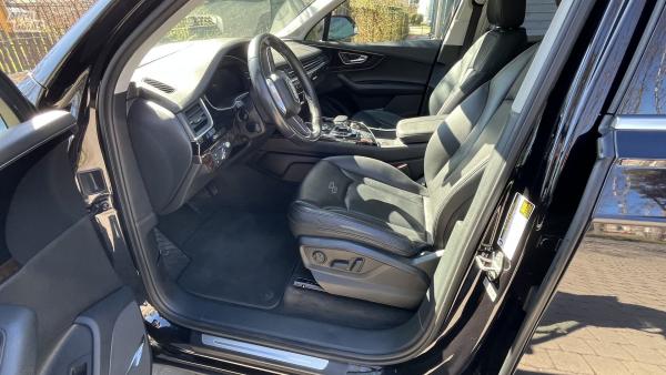 Black Audi Q7 2018 in Klaipeda, with an engine capacity of 3.00 L and mileage of 227 thousand km for 23290 €, photo 10 on AUTOMOTO.COM.LV