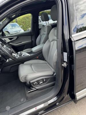 Black Audi Q7 2018 in Panevezys, with an engine capacity of 2.97 L and mileage of 188 thousand km for 27900 €, photo 10 on AUTOMOTO.COM.LV