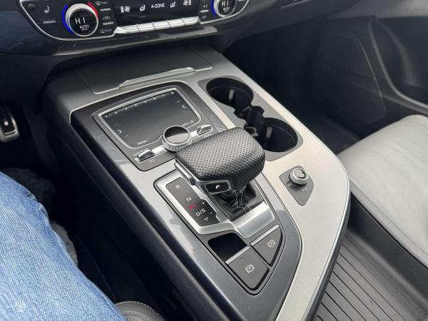 Melns Audi Q7 2018 Panevēža, ar dzinēja tilpumu 2.97 L un nobraukumu 188 tūkst. km par 27400 €, foto 10 vietnē AUTOMOTO.COM.LV