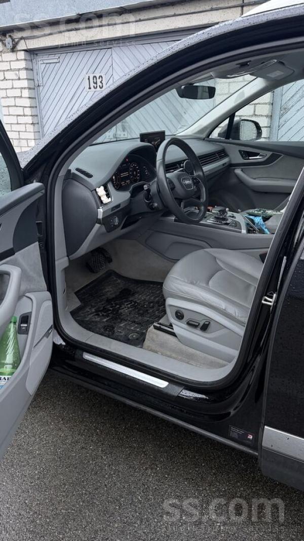 Black Audi Q7 2018 in Riga, with an engine capacity of 3.00 L and mileage of 124 thousand km for 23000 €, photo 4 on AUTOMOTO.COM.LV