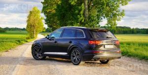 Melns Audi Q7 2018 Cēsis, ar dzinēja tilpumu 4.00 L un nobraukumu 320 tūkst. km par 34690 €, foto 4 vietnē AUTOMOTO.COM.LV