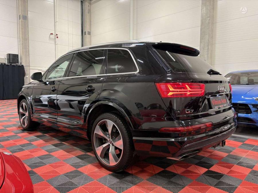 Black Audi Q7 2018 in Vilnius, with an engine capacity of 1.98 L and mileage of 146 thousand km for 20790 €, photo 7 on AUTOMOTO.COM.LV