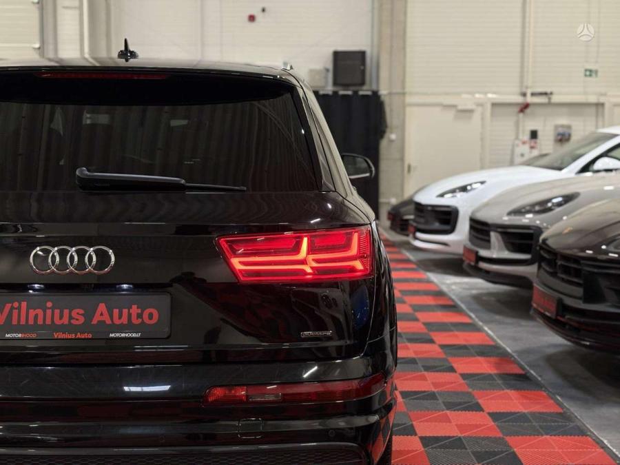 Black Audi Q7 2018 in Vilnius, with an engine capacity of 1.98 L and mileage of 146 thousand km for 20790 €, photo 9 on AUTOMOTO.COM.LV