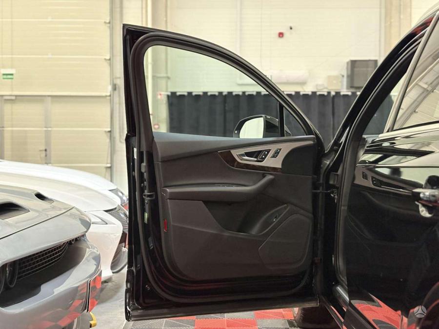 Black Audi Q7 2018 in Vilnius, with an engine capacity of 1.98 L and mileage of 146 thousand km for 20790 €, photo 13 on AUTOMOTO.COM.LV