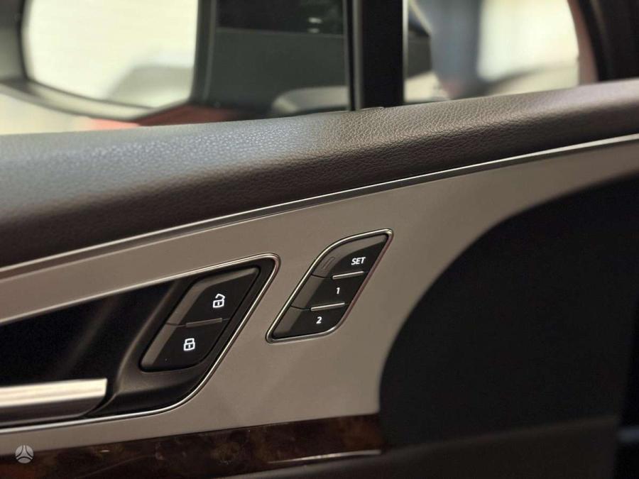 Black Audi Q7 2018 in Vilnius, with an engine capacity of 1.98 L and mileage of 146 thousand km for 20790 €, photo 14 on AUTOMOTO.COM.LV