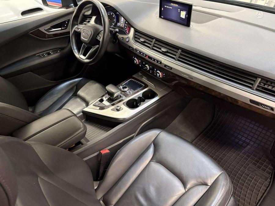 Black Audi Q7 2018 in Vilnius, with an engine capacity of 1.98 L and mileage of 146 thousand km for 20790 €, photo 17 on AUTOMOTO.COM.LV