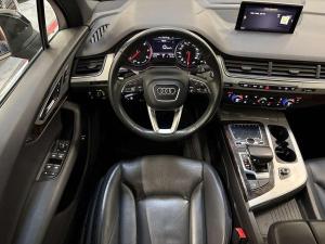 Black Audi Q7 2018 in Vilnius, with an engine capacity of 1.98 L and mileage of 146 thousand km for 20790 €, photo 20 on AUTOMOTO.COM.LV