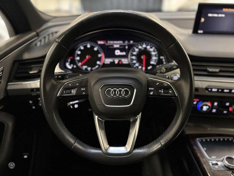 Black Audi Q7 2018 in Vilnius, with an engine capacity of 1.98 L and mileage of 146 thousand km for 20790 €, photo 21 on AUTOMOTO.COM.LV