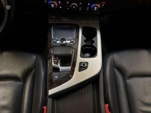 Black Audi Q7 2018 in Vilnius, with an engine capacity of 1.98 L and mileage of 146 thousand km for 20790 €, photo 23 on AUTOMOTO.COM.LV