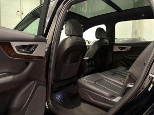 Black Audi Q7 2018 in Vilnius, with an engine capacity of 1.98 L and mileage of 146 thousand km for 20790 €, photo 31 on AUTOMOTO.COM.LV