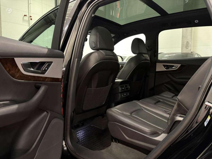 Black Audi Q7 2018 in Vilnius, with an engine capacity of 1.98 L and mileage of 146 thousand km for 20790 €, photo 31 on AUTOMOTO.COM.LV