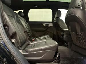 Black Audi Q7 2018 in Vilnius, with an engine capacity of 1.98 L and mileage of 146 thousand km for 20790 €, photo 32 on AUTOMOTO.COM.LV