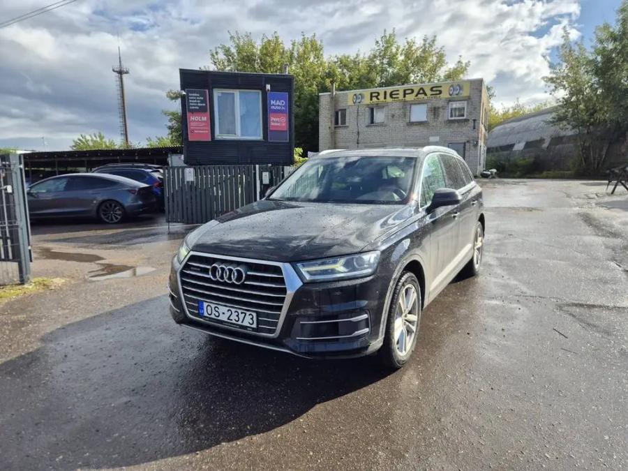 Black Audi Q7 2018 in Riga, with an engine capacity of 3.00 L and mileage of 260 thousand km for 20490 €, photo 1 on AUTOMOTO.COM.LV