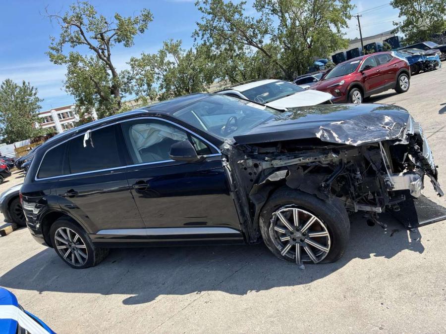 Black Audi Q7 2019 in Vilnius, with an engine capacity of 1.98 L and mileage of 70 thousand km for 9800 €, photo 3 on AUTOMOTO.COM.LV