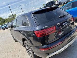Black Audi Q7 2019 in Vilnius, with an engine capacity of 1.98 L and mileage of 70 thousand km for 9800 €, photo 9 on AUTOMOTO.COM.LV