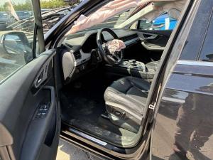 Black Audi Q7 2019 in Vilnius, with an engine capacity of 1.98 L and mileage of 70 thousand km for 9800 €, photo 16 on AUTOMOTO.COM.LV