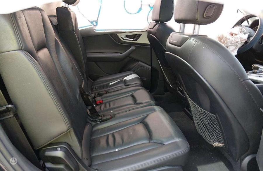 Black Audi Q7 2019 in Vilnius, with an engine capacity of 1.98 L and mileage of 70 thousand km for 9800 €, photo 19 on AUTOMOTO.COM.LV