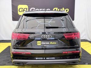 Black Audi Q7 2019 in Vilnius, with an engine capacity of 2.97 L and mileage of 413 thousand km for 21500 €, photo 6 on AUTOMOTO.COM.LV