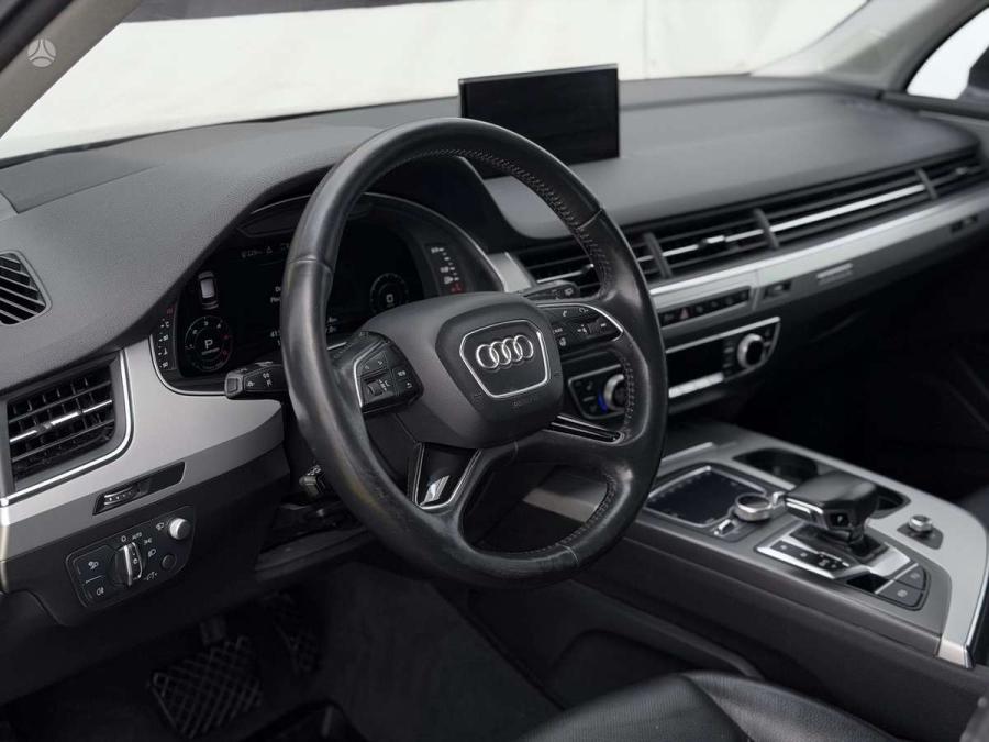 Black Audi Q7 2019 in Vilnius, with an engine capacity of 2.97 L and mileage of 413 thousand km for 21500 €, photo 10 on AUTOMOTO.COM.LV
