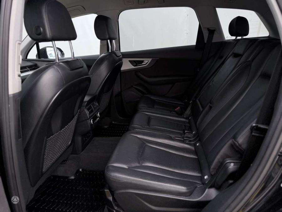 Black Audi Q7 2019 in Vilnius, with an engine capacity of 2.97 L and mileage of 413 thousand km for 21500 €, photo 12 on AUTOMOTO.COM.LV