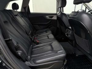 Black Audi Q7 2019 in Vilnius, with an engine capacity of 2.97 L and mileage of 413 thousand km for 21500 €, photo 15 on AUTOMOTO.COM.LV