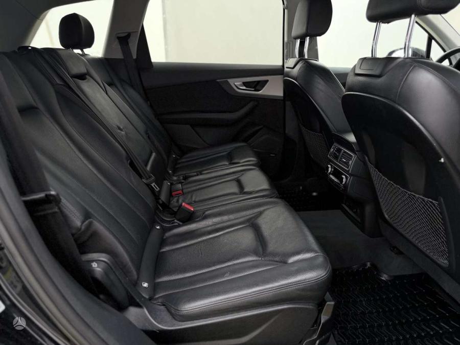 Black Audi Q7 2019 in Vilnius, with an engine capacity of 2.97 L and mileage of 413 thousand km for 21500 €, photo 15 on AUTOMOTO.COM.LV