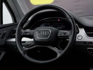 Black Audi Q7 2019 in Vilnius, with an engine capacity of 2.97 L and mileage of 413 thousand km for 21500 €, photo 20 on AUTOMOTO.COM.LV