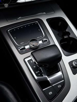 Black Audi Q7 2019 in Vilnius, with an engine capacity of 2.97 L and mileage of 413 thousand km for 21500 €, photo 25 on AUTOMOTO.COM.LV