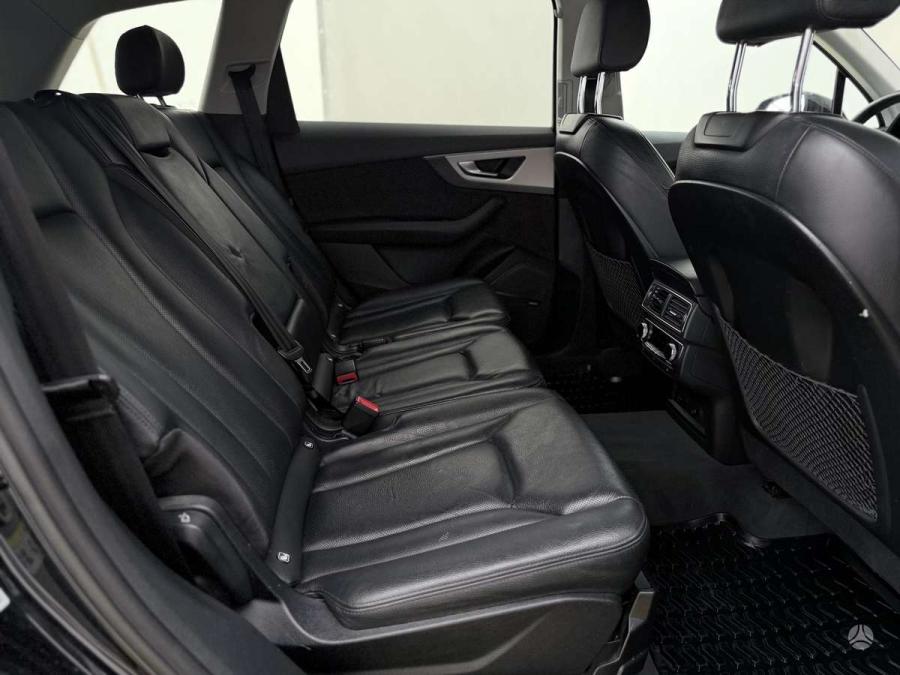 Black Audi Q7 2019 in Vilnius, with an engine capacity of 2.97 L and mileage of 413 thousand km for 21300 €, photo 15 on AUTOMOTO.COM.LV