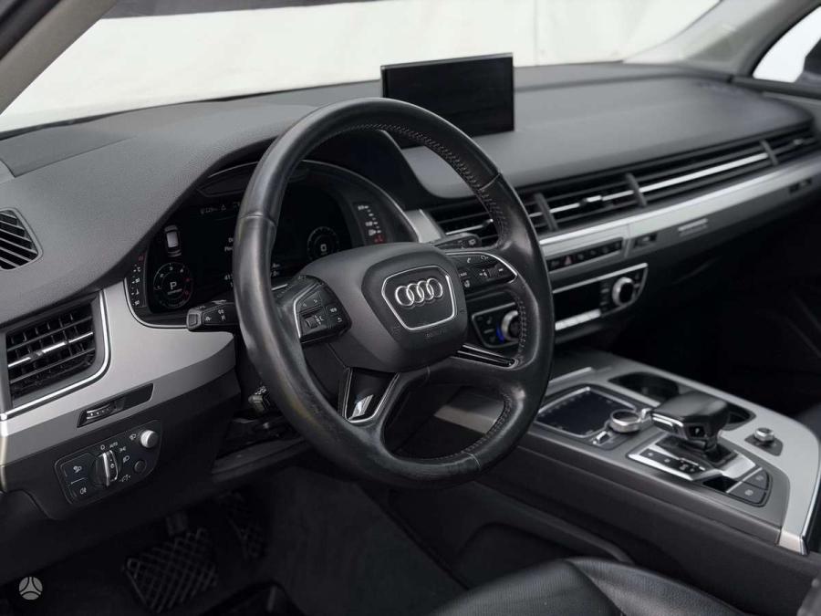 Black Audi Q7 2019 in Vilnius, with an engine capacity of 2.97 L and mileage of 413 thousand km for 19990 €, photo 10 on AUTOMOTO.COM.LV